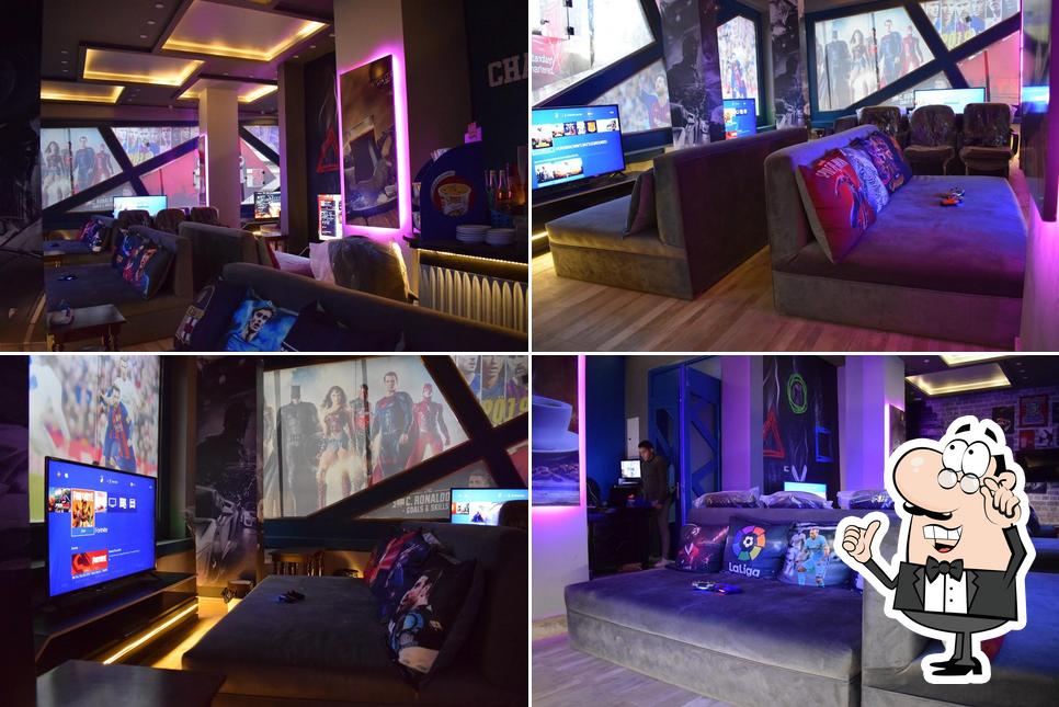 Champion playstation café cafe, Egypt