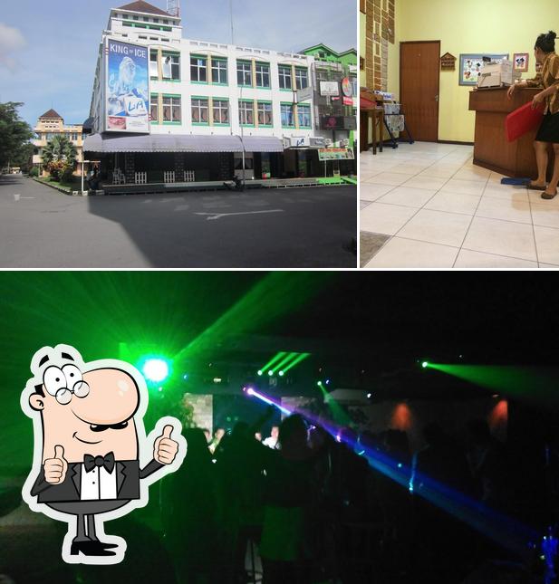 Clubshouse, Pontianak - Restaurant reviews