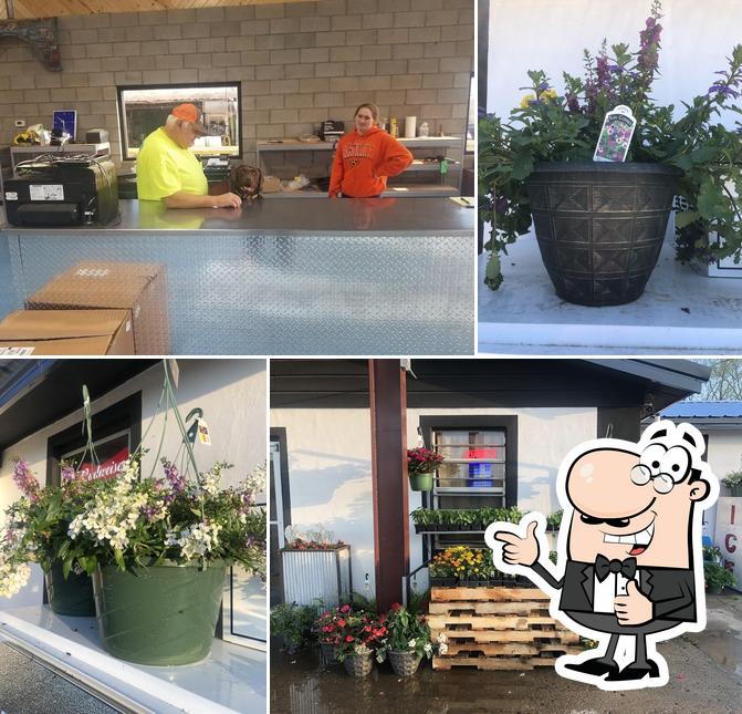 Akins BBQ, Convenience & Feed Store in Akins - Restaurant reviews