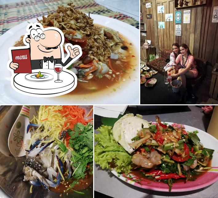 ยำมะม่วงปูม้ากุ้งสด By Yum Zeed Zad Amata restaurant, Don Hua Lo ...