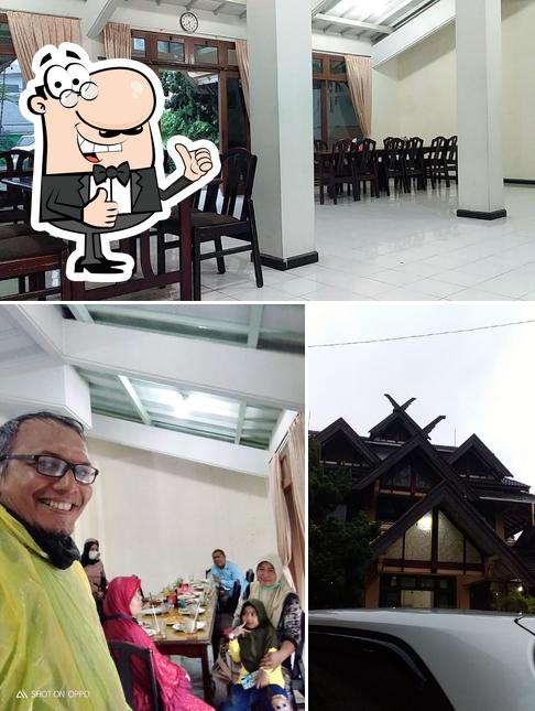Ayam Goreng Panas Mbok Berek restaurant, Semarang, Jl. Setia Budi No ...