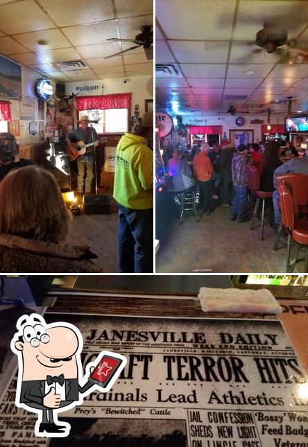 Slicks Bar & Grill, Janesville - Restaurant menu, prices and reviews