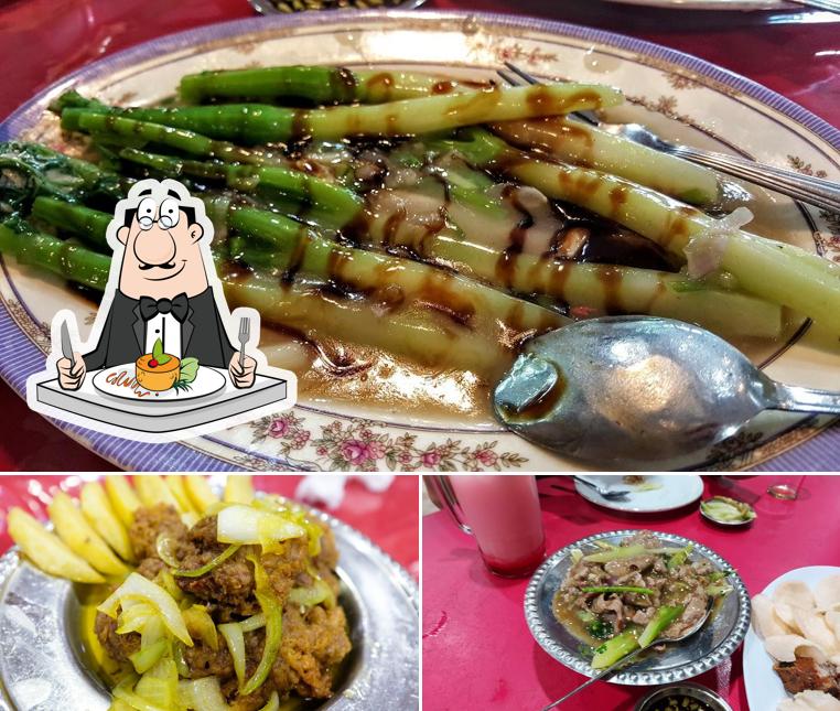 Halim Restaurant, Surabaya, Jl. Kertajaya No.111-113 - Restaurant reviews