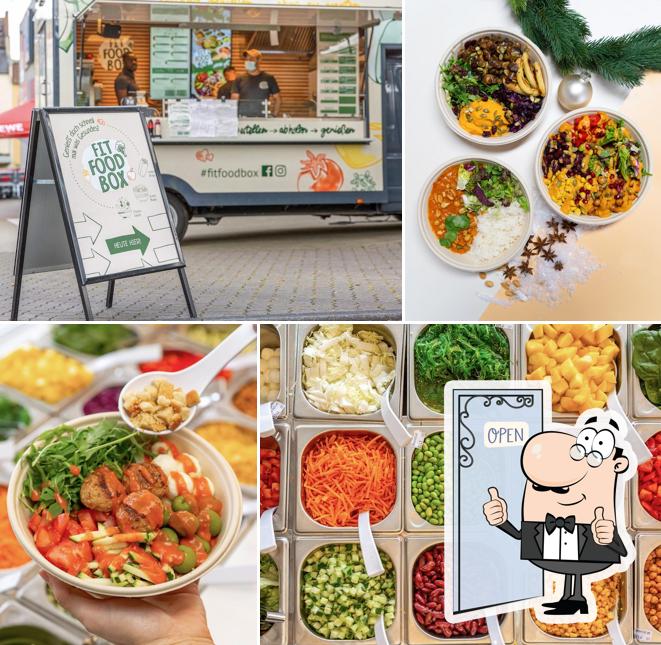 fit food box Foodtruck in Kassel-Waldau vor Expresso pub et bar, Cassel