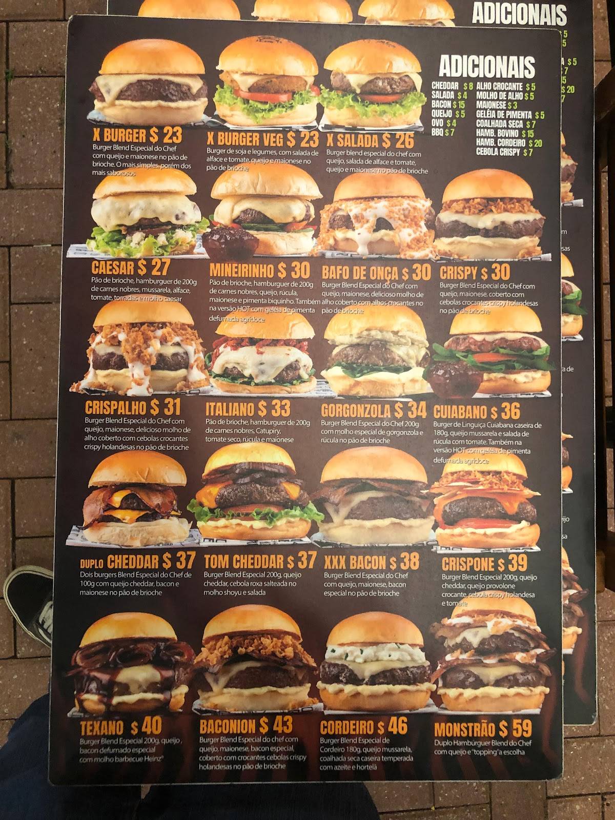 Menu em School Bus Burger restaurante, Piracicaba