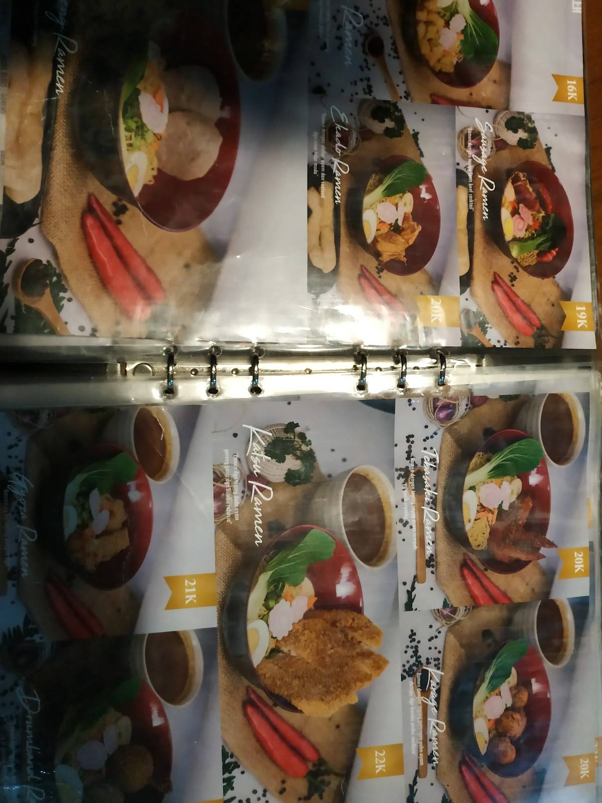Carta del restaurante Shinju ramen Cicalengka, Indonesia