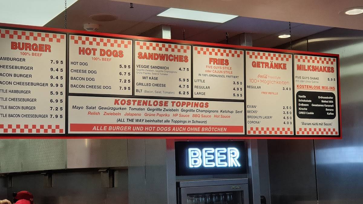 Speisekarte von Five Guys fast Food, Berlin, Mercedes Benz Arena