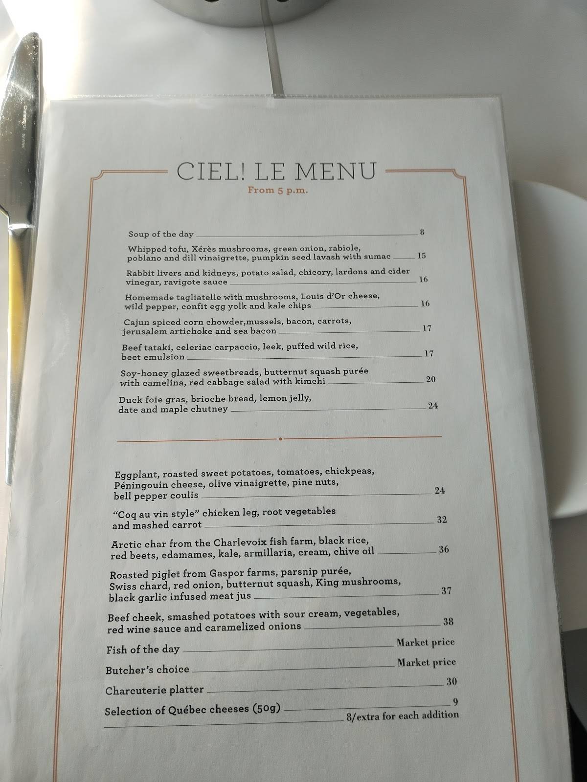 Menu au Ciel! Bistro Bar Tournant, Québec