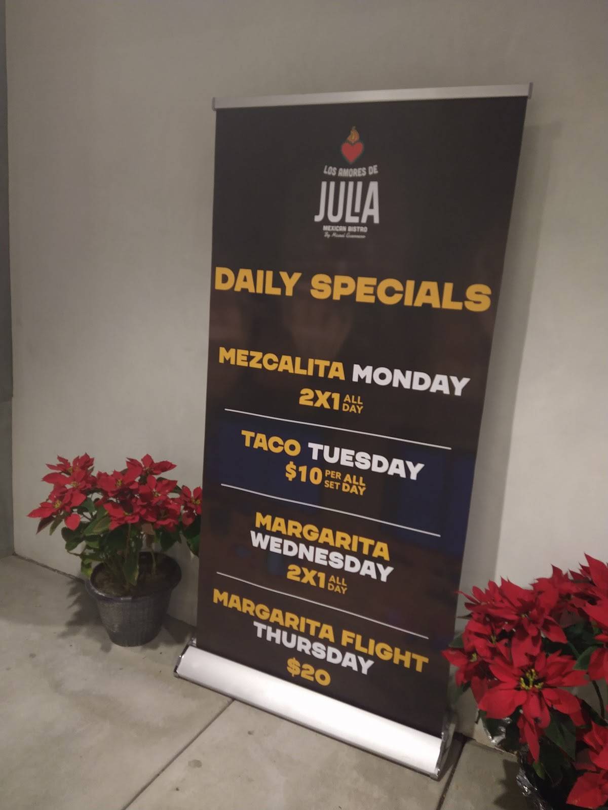 Menu at Los Amores de Julia restaurant, Hesperia