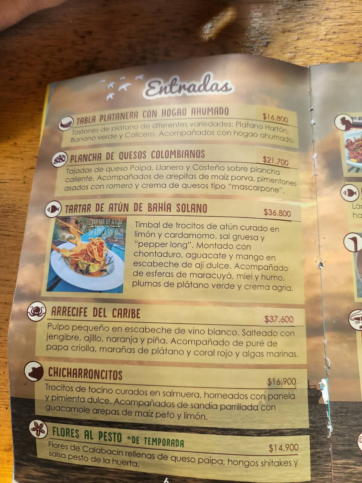 Carta del restaurante Puerto Macondo, Colombia, Sobre la vía principal ...