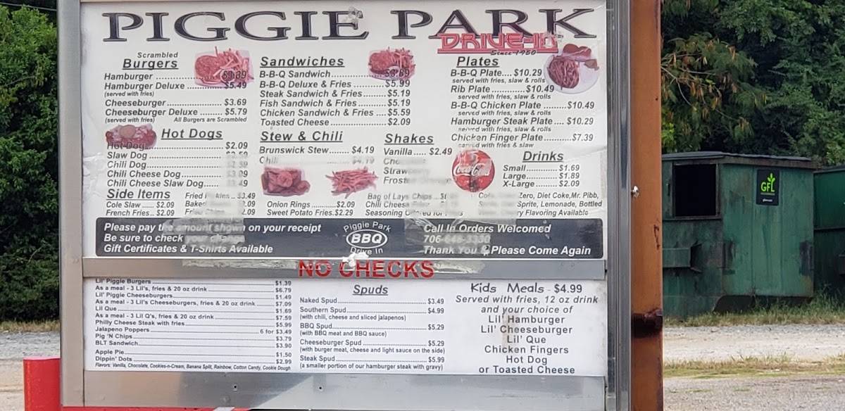 Menu at Piggie Park fast food, Thomaston, US-19