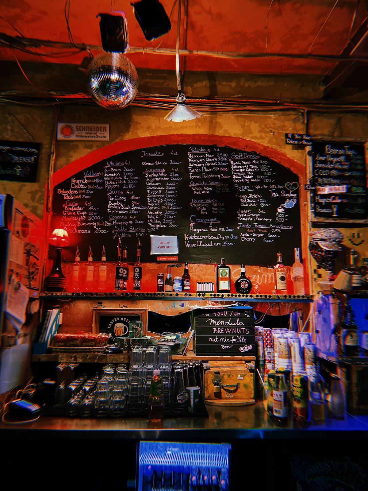 Carta del pub y bar Szimpla Kert, Budapest, Kazinczy u. 14