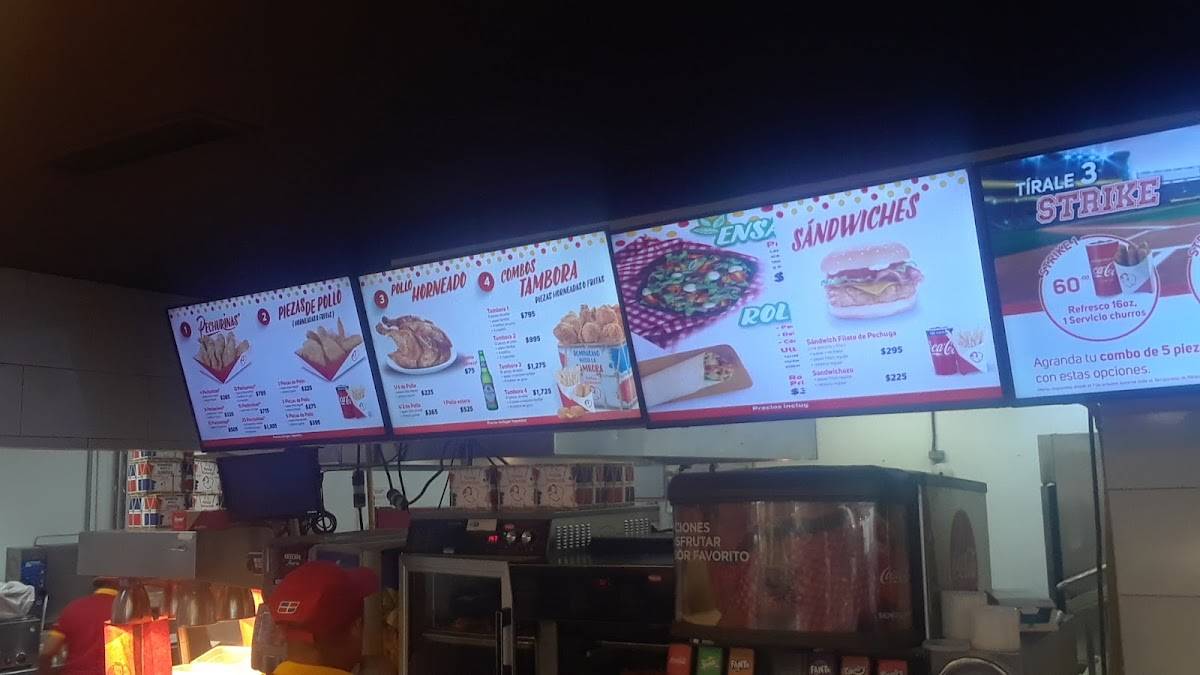 Menu at Pollos Victorina restaurant, Santo Domingo, F29J+MR6