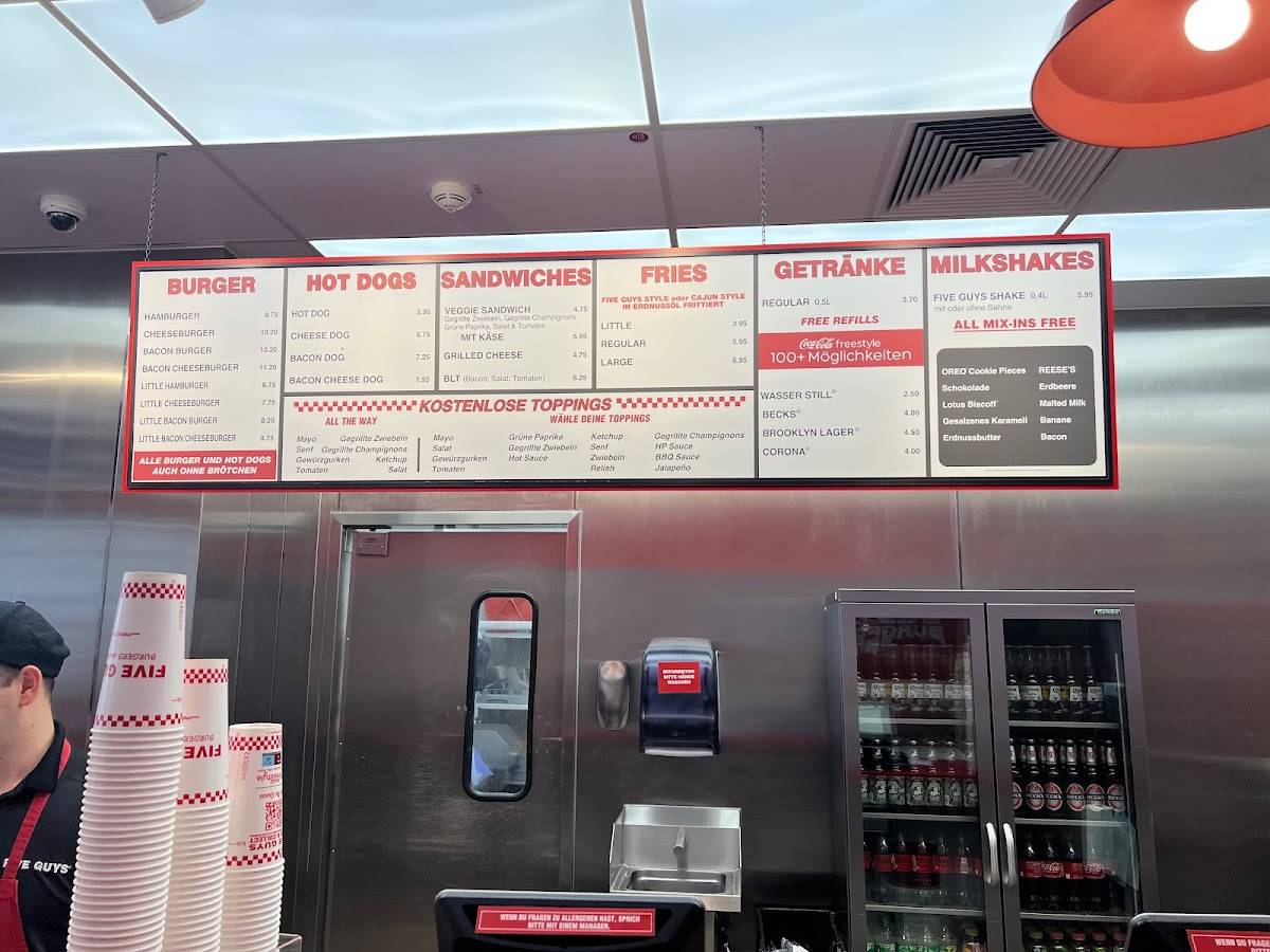 Speisekarte von Five Guys fast Food, Frankfurt am Main
