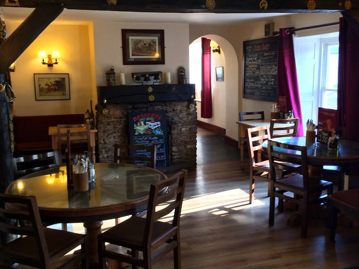 Menu at Hunters Lodge Inn pub & bar, Wincanton, Leigh Common