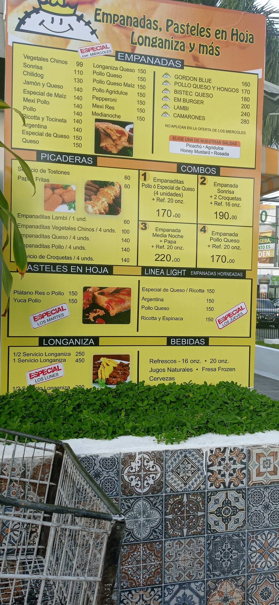 Menu at De Nosotros Empanadas & Algo Mas... restaurant, Santo Domingo ...