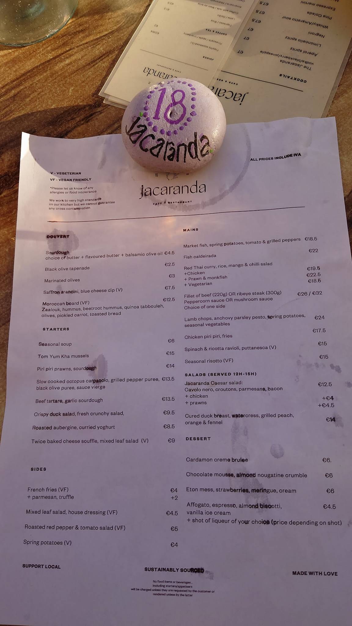 Menu em Jacaranda restaurante, Luz