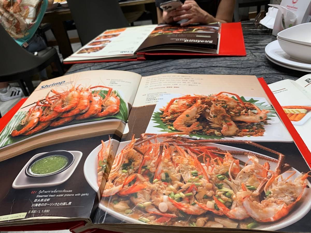 Menu at Somboon Seafood restaurant, Bangkok, 169 / 7-12 Surawong Road