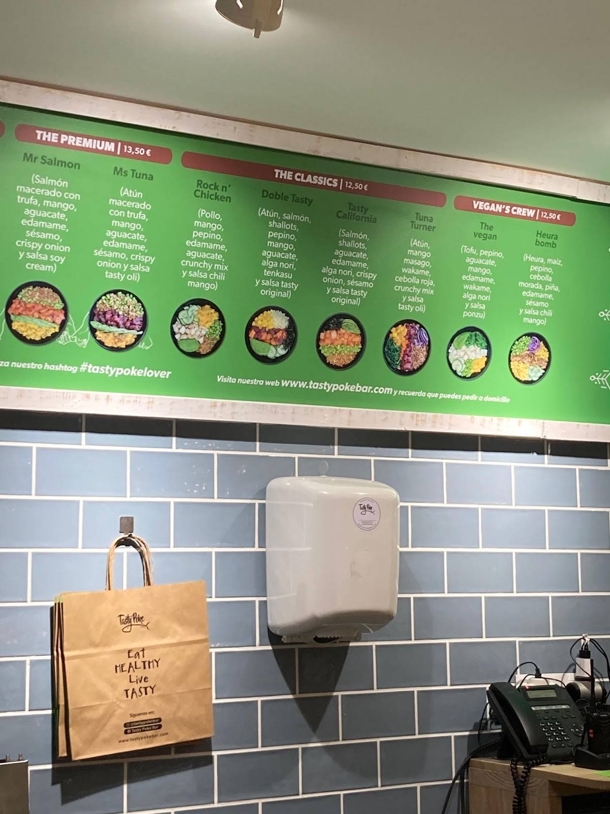 Menu at Tasty Poke Bar, Madrid, Calle de Núñez de Balboa