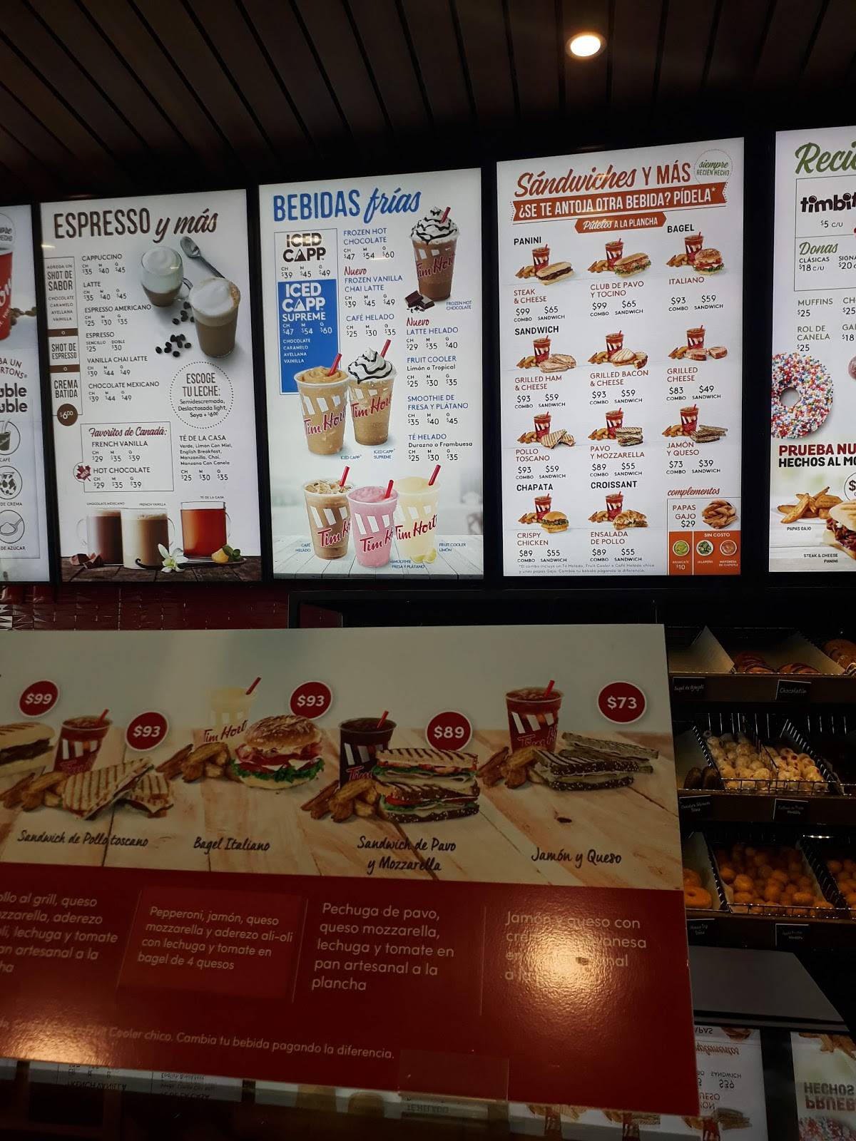 Carta de cafetería Tim Hortons Vía Puerta de Hierro, Monterrey, Av ...