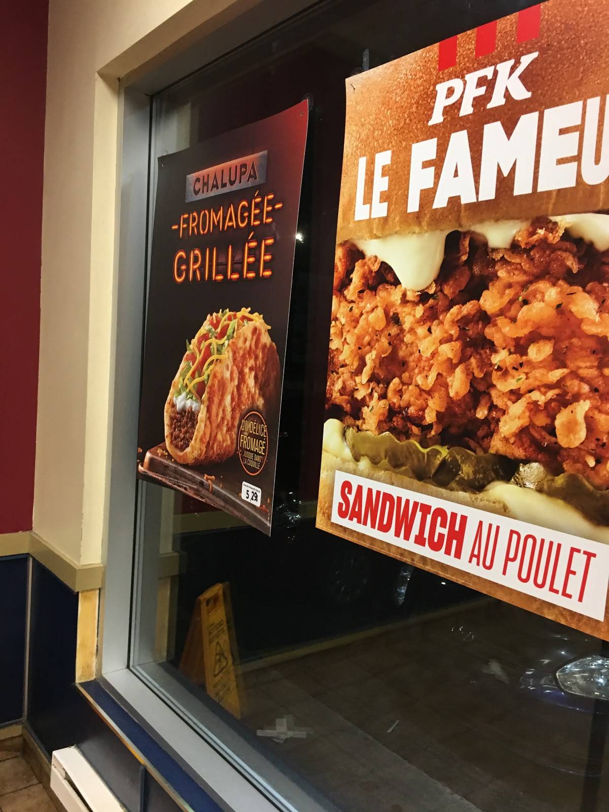 Menu au PFK fast food, Montréal, Boulevard Cote Vertu Ouest