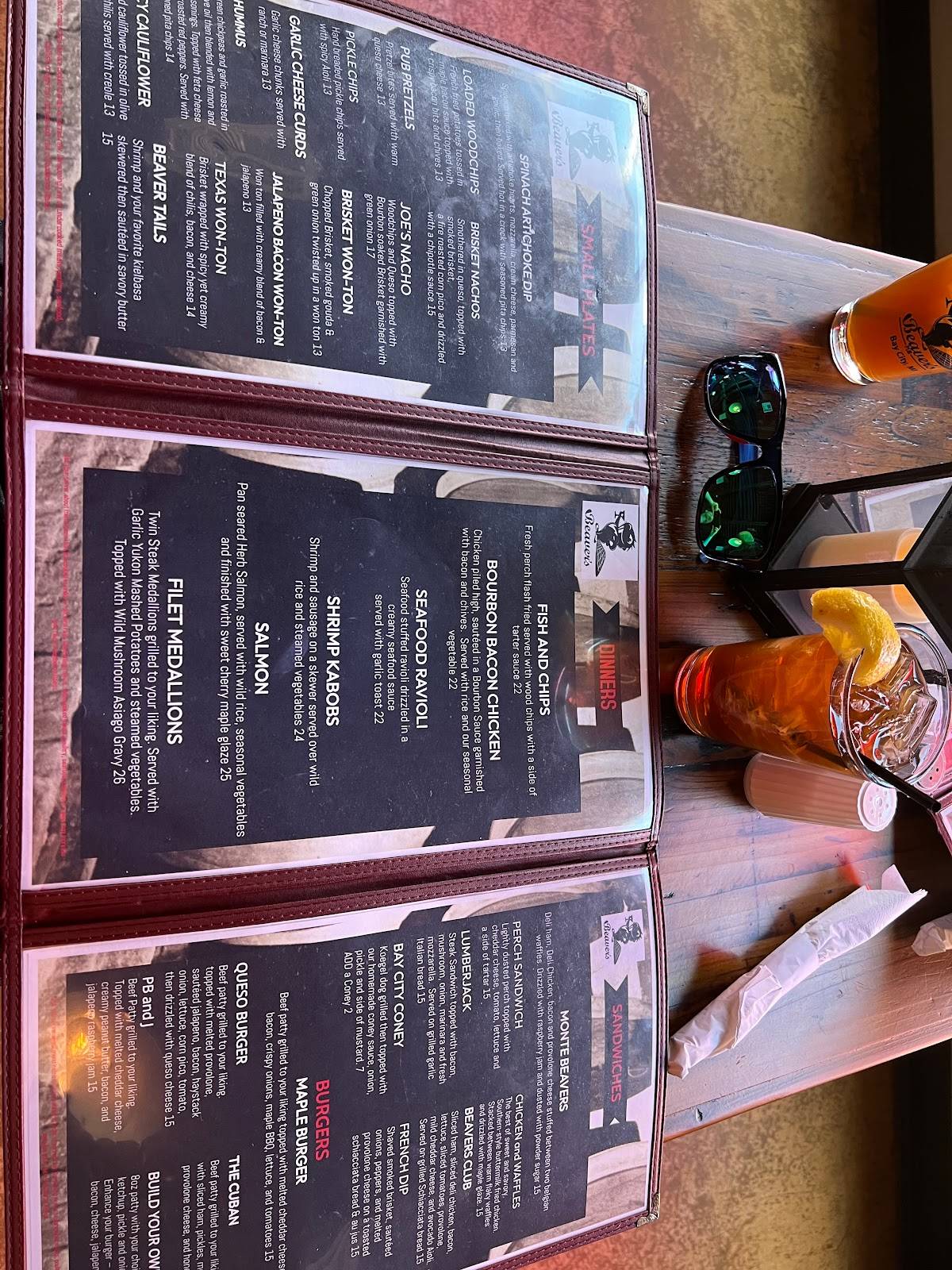 Menu at Beaver's Pub, Bay City