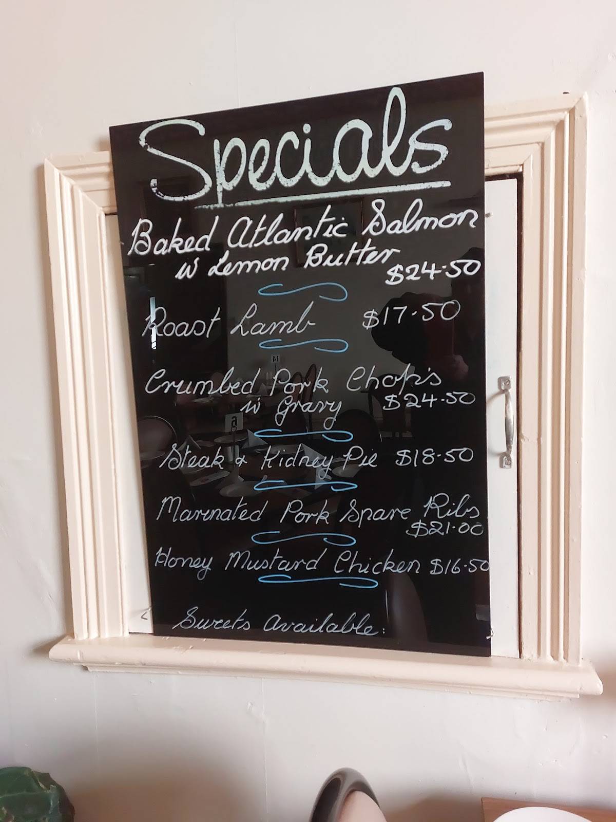 Menu at Weeroona Hotel pub & bar, Wallaroo