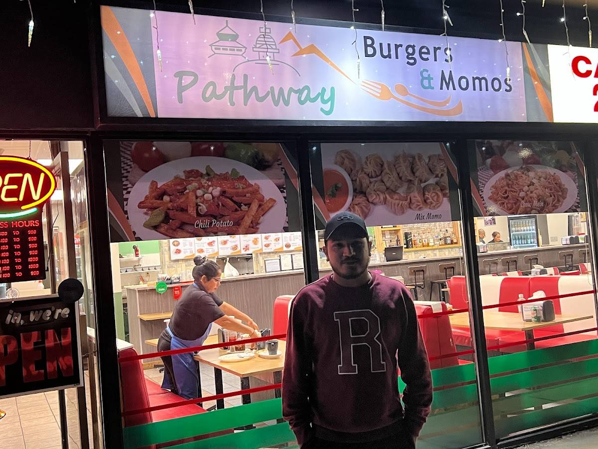 Menu au PATHWAY BURGERS & MOMOS fast food, Calgary