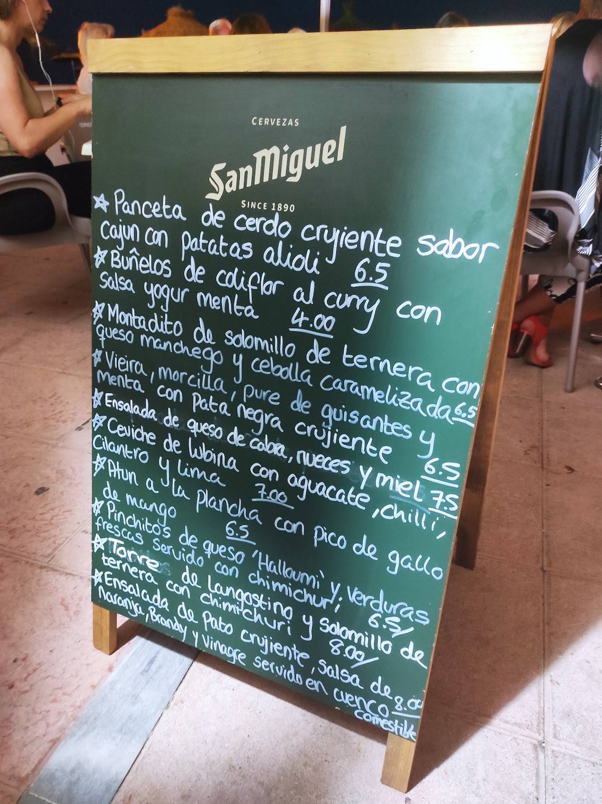 Menu at Susi GastroTapas Beach House pub & bar, San Luis de Sabinillas