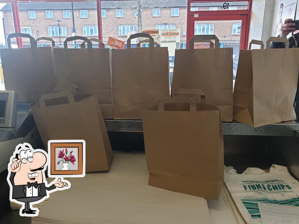 Andrews Fish Bar, 19 Market Square in Luton - Restaurant menu and reviews