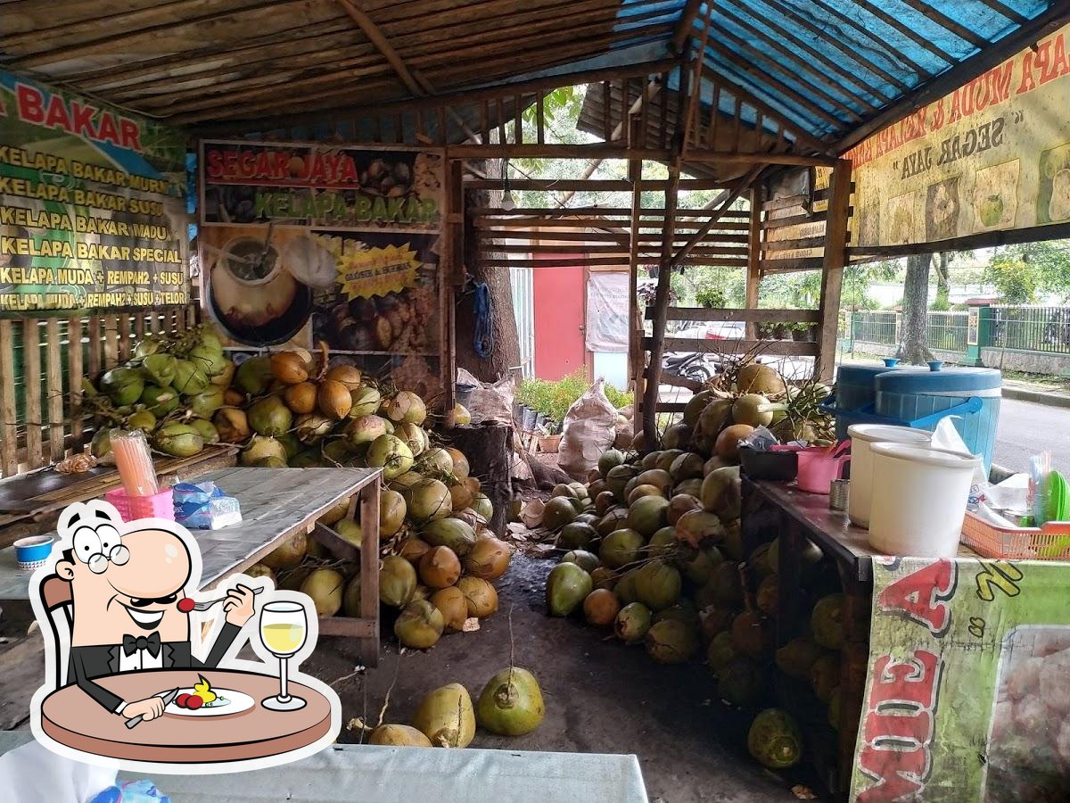 Café Warung Kelapa Muda & Kelapa Bakar Segar Jaya, Bandung, 3JVM+PPV ...