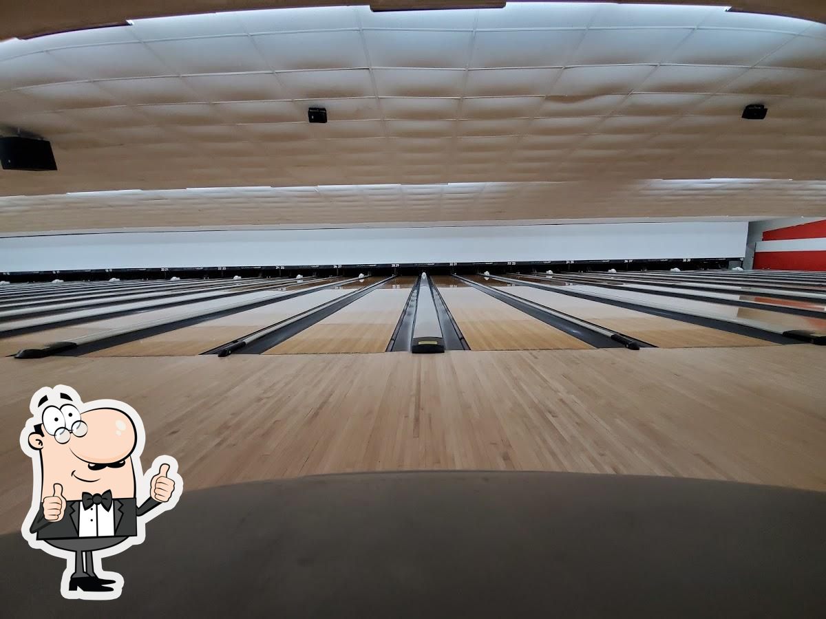 Bowlero Wallingford in Wallingford - Restaurant menu and reviews