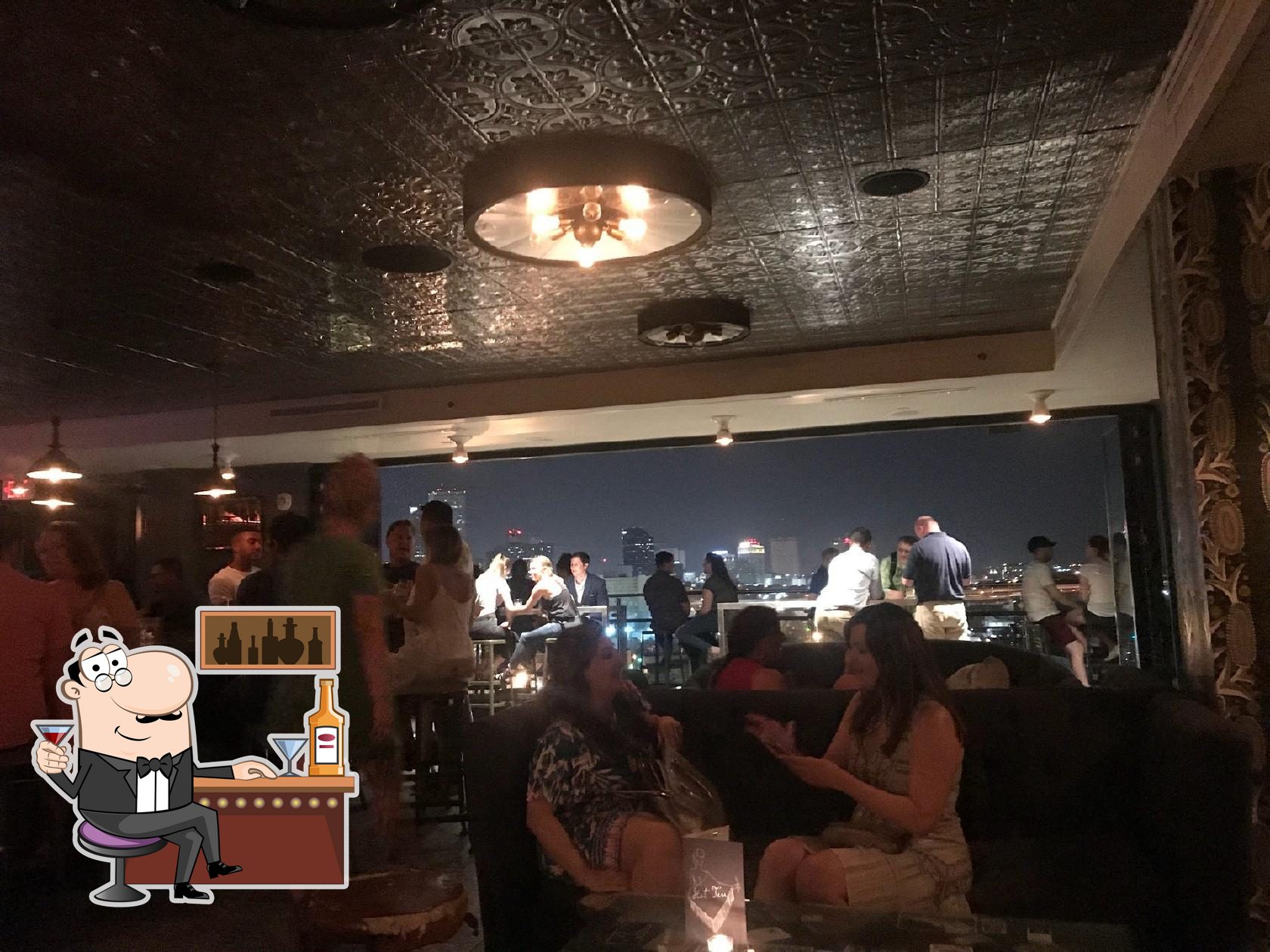 The Bayou Bar at the Pontchatrain Hotel in New Orleans - Restaurant ...