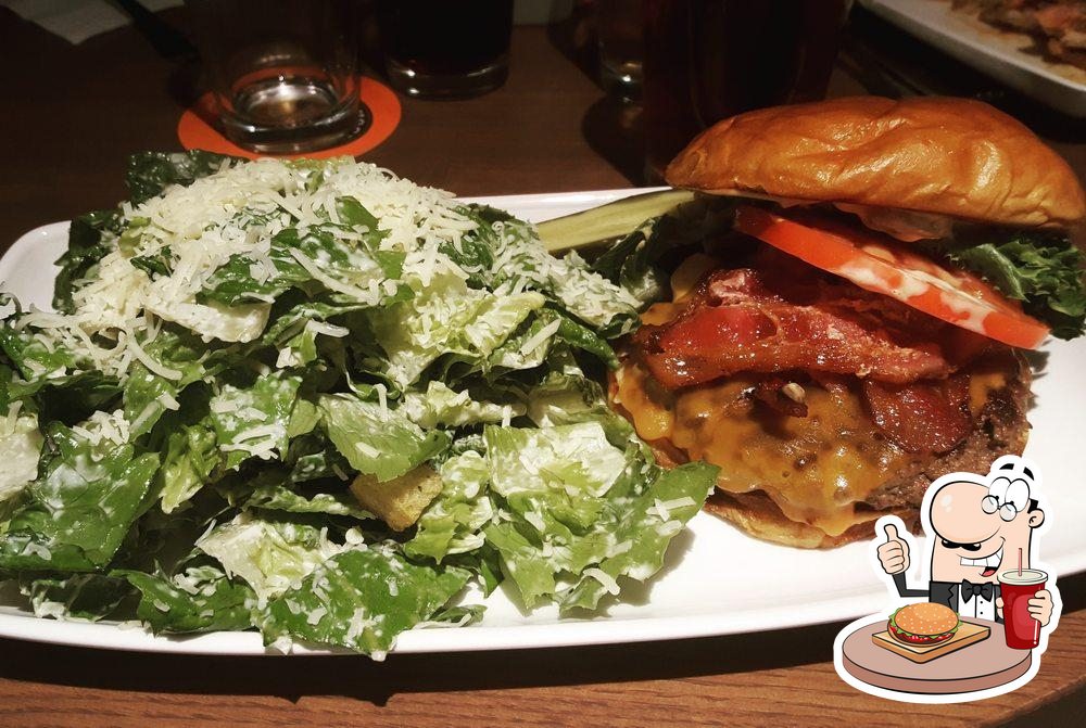 Delux Burger Bar, 1000 Airport Road in Edmonton - Restaurant reviews