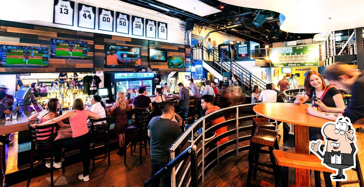 Slackers Bar, 2719 N St Mary's St in San Antonio - Restaurant reviews
