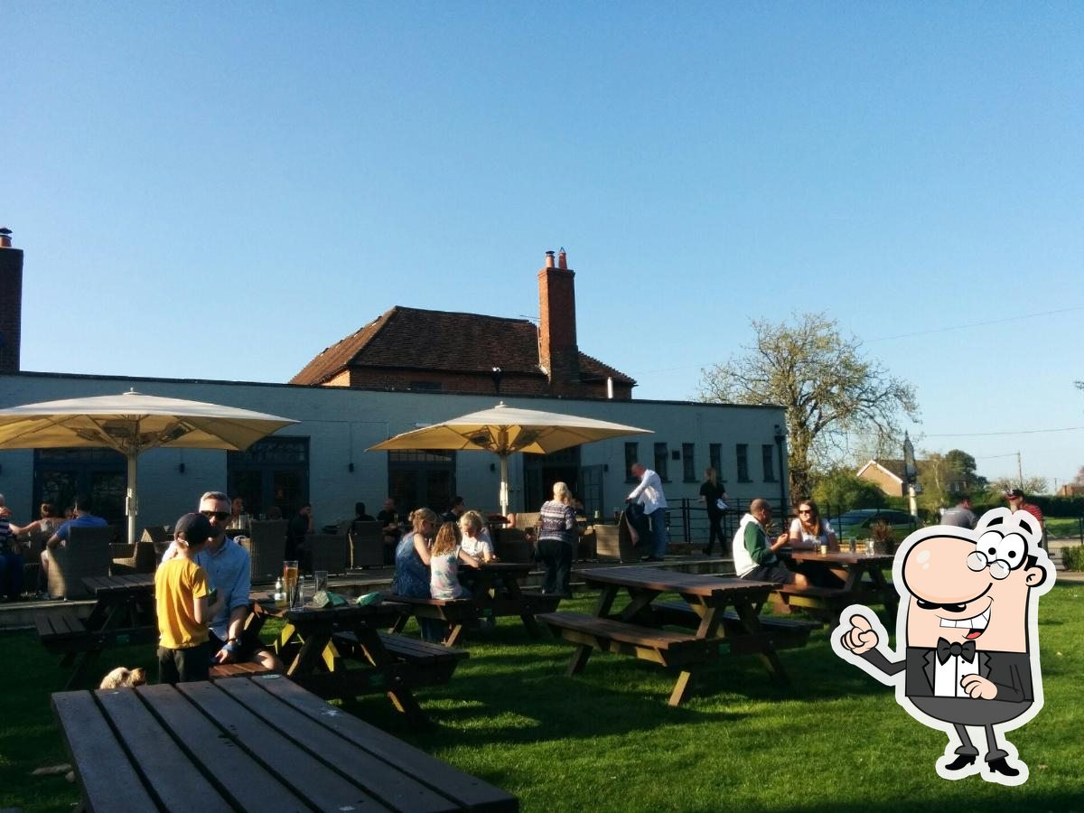 Queens College Arms Pub & Restaurant, Basingstoke, Aldermaston Rd in ...