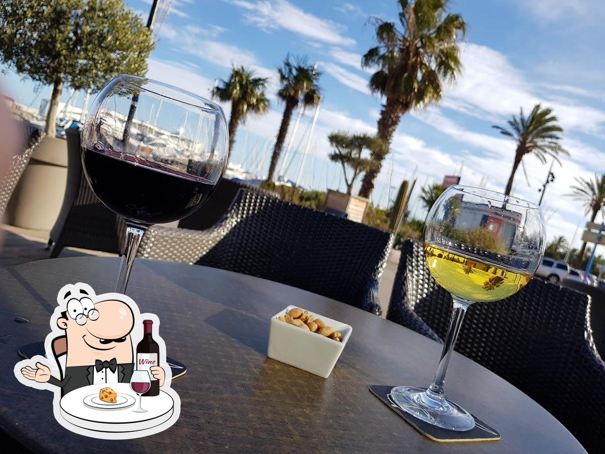 Le Bateau Ivre pub & bar, Saint-Cyprien, 2 Quai Arthur Rimbaud ...