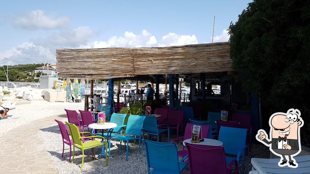 Batana Beach Bar, Pješčana Uvala - Restaurant reviews