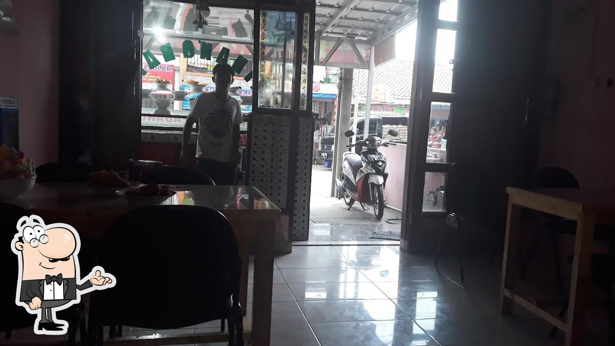 Rumah Makan Padang Minang Raya restaurant, East Jakarta, dekat bengkel ...