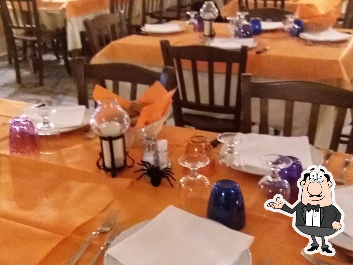 Trattoria Zini e Ferrari ristorante, Barbarasco, Localita' Riccò di ...