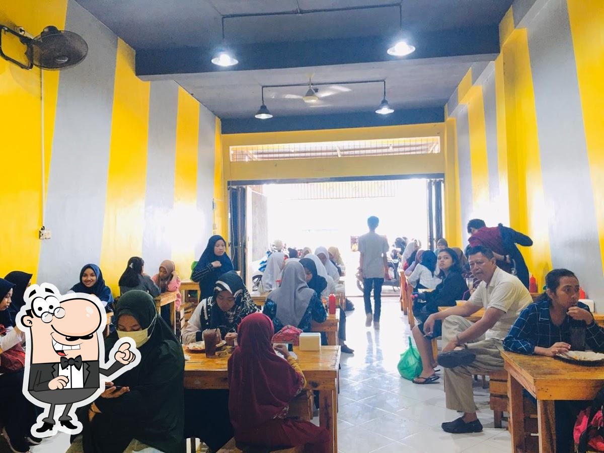 Lazuna Chicken Paccerakkang restaurant, Makassar - Restaurant reviews