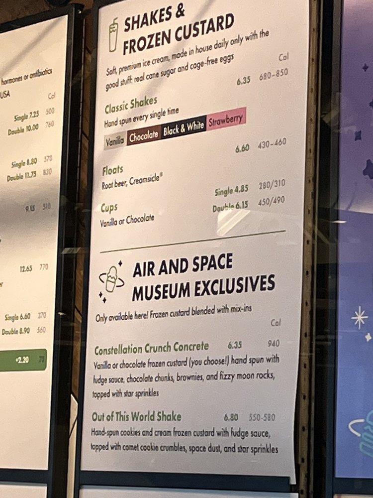 Menu at Shake Shack restaurant, Chantilly