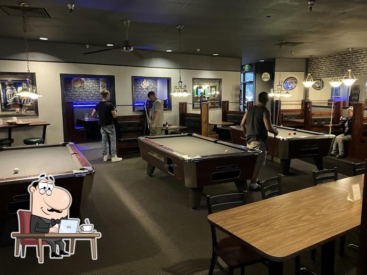 Gators Bar & Grill, Winfield - Restaurant menu, prices and reviews