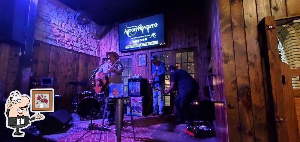 San Jac Saloon, 300 E 6th St in Austin - Restaurant reviews