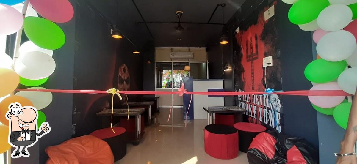 The_Skull_Cafe, Javla
