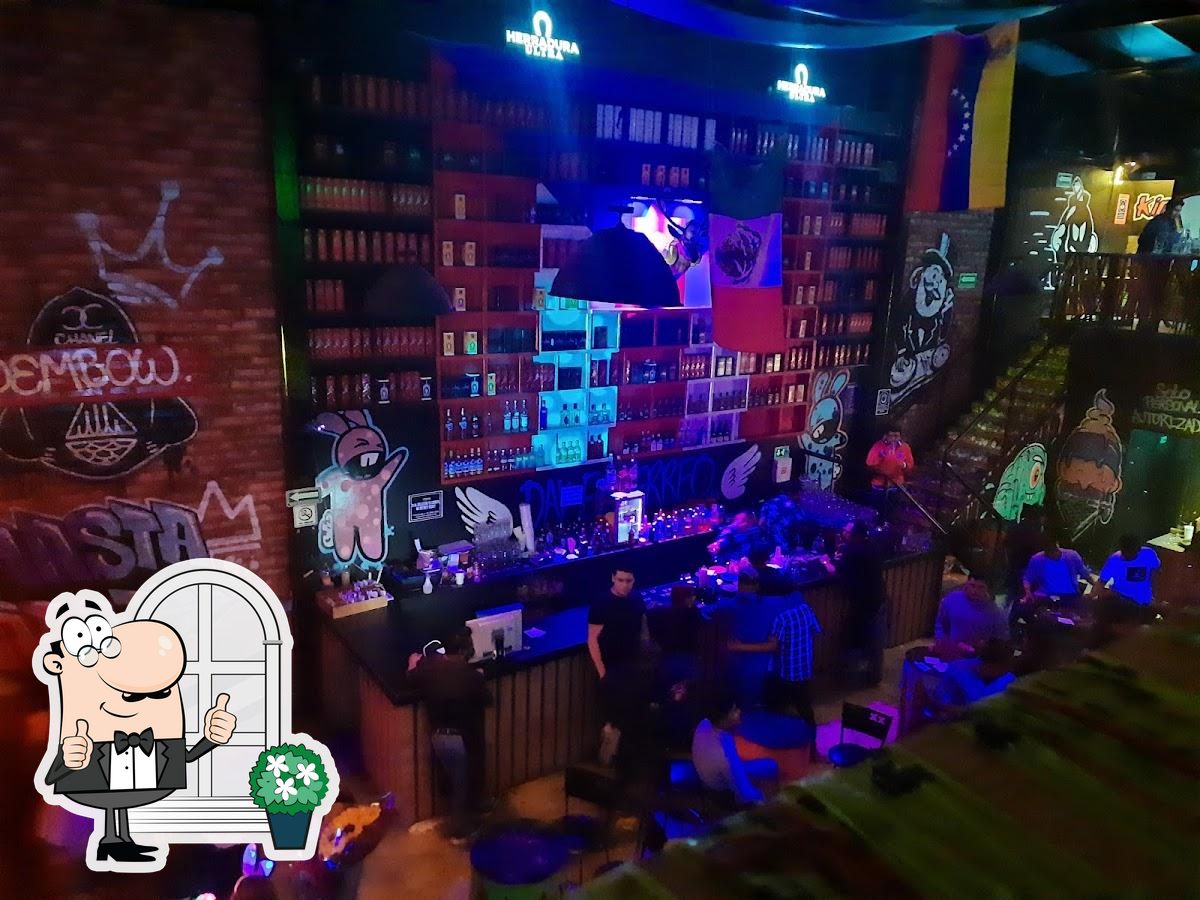 Dembow pub & bar, Mexico - Restaurant reviews