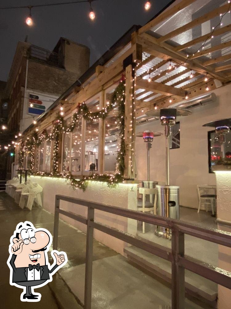 Avli River North, Chicago - Restaurant menu, prices and reviews