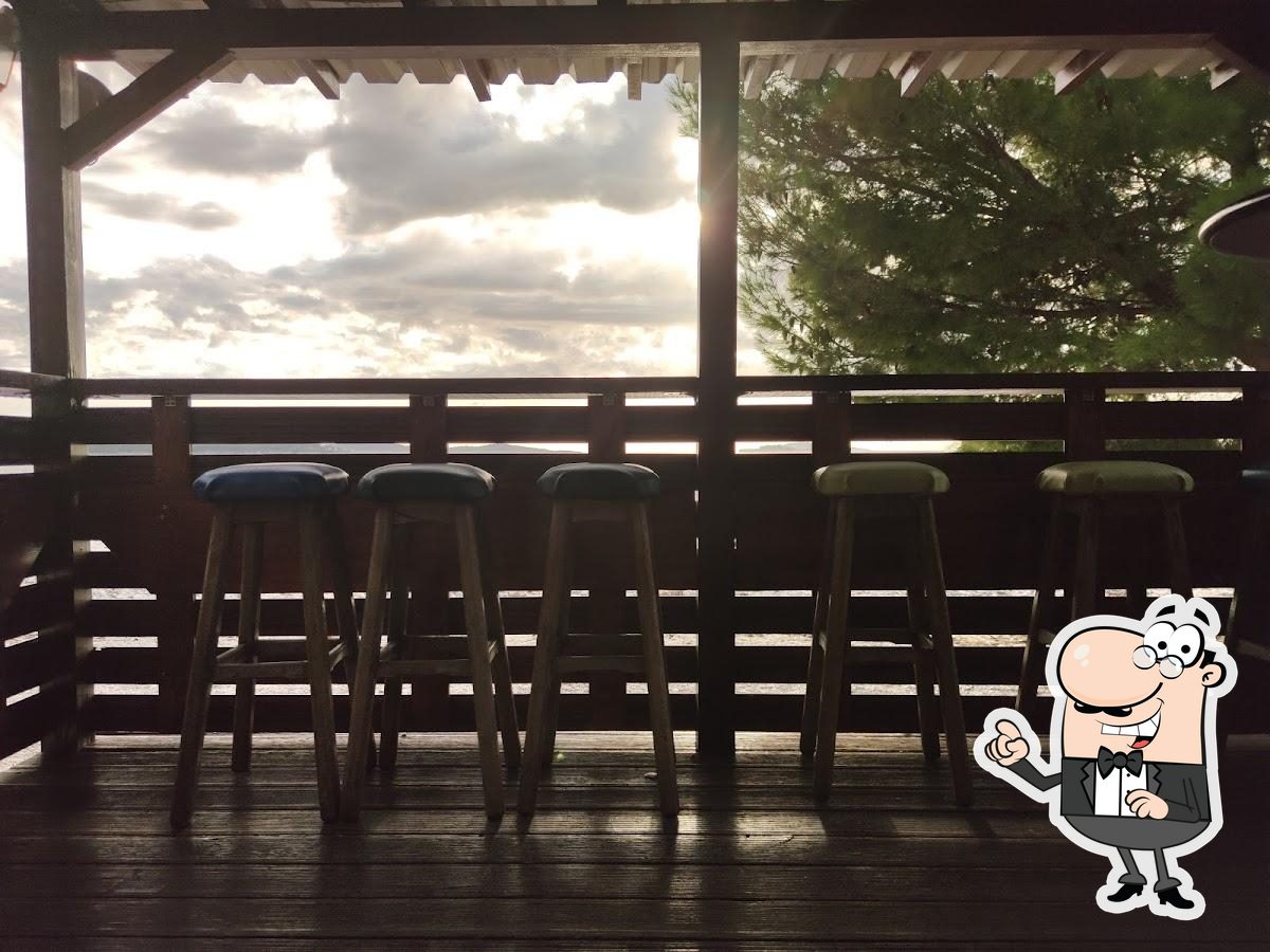 Coco Beach bar, Plat, D8 18 - Restaurant reviews