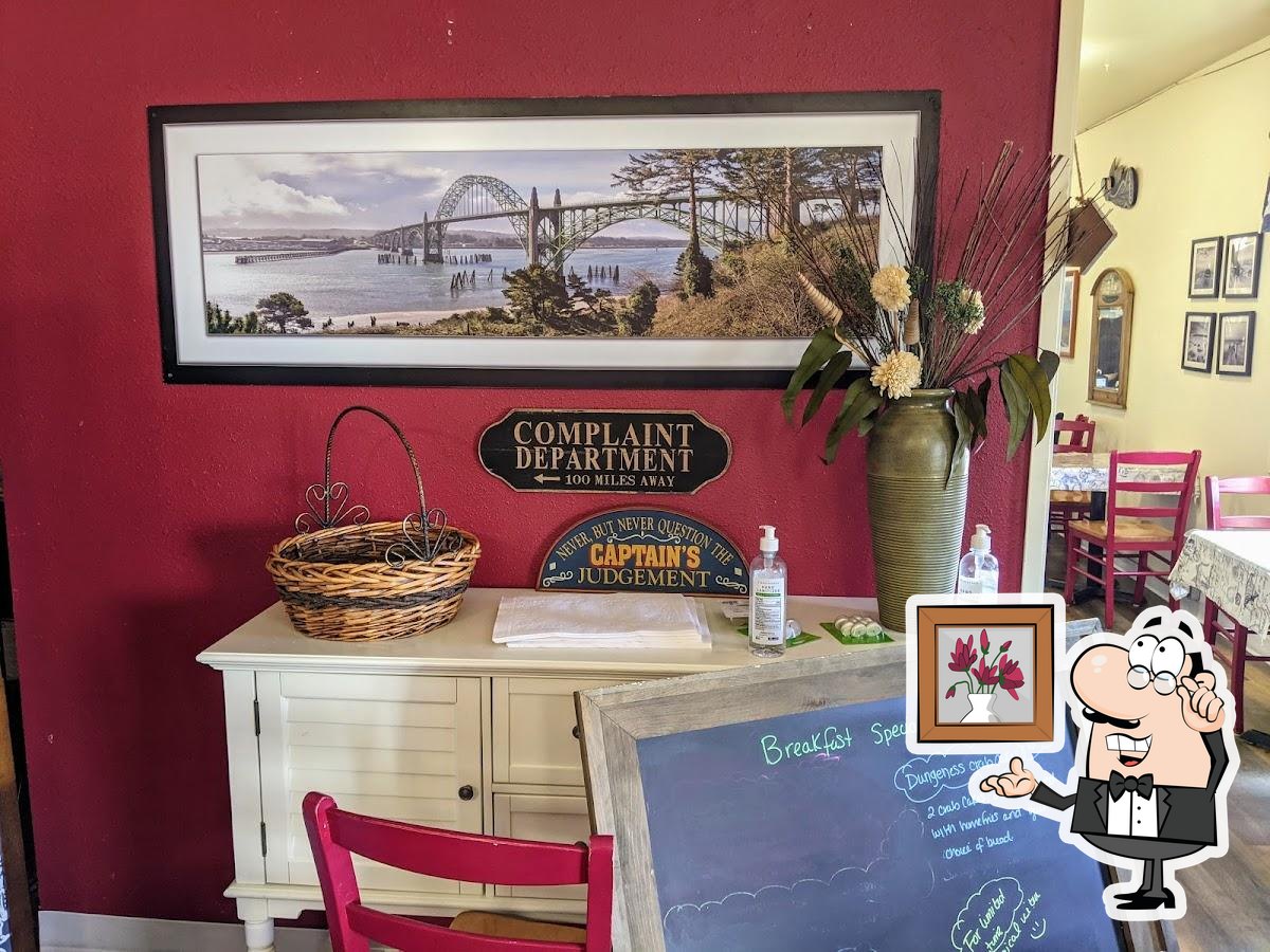Fishtails Cafe, 3101 SE Ferry Slip Rd # 18 in Newport - Restaurant menu ...