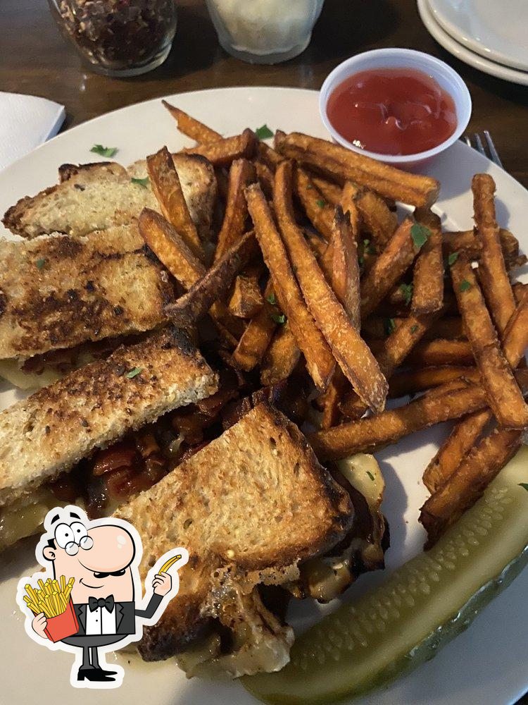 The Tavern on The Plaza in Locust Valley - Restaurant menu and reviews